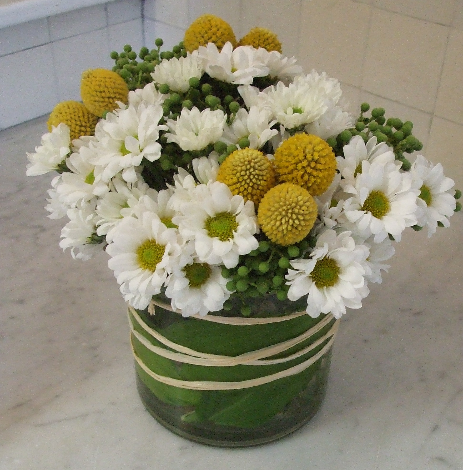 Send Daisies Flowers Online To Philippines